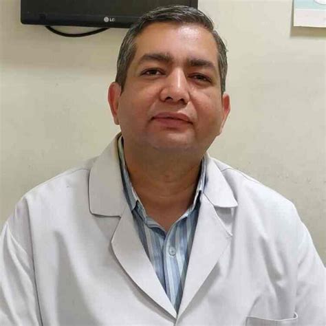 Dr Prateek Teotia Ophthalmologist In Delhi Safartibbi