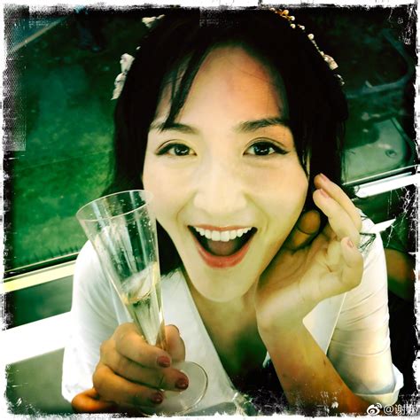 谢娜开心夜游多瑙河 晒美照自侃笑到模糊娱乐环球网