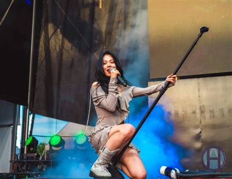 Bibi Unveils Layers Of Herself In Stunning Eve Tour Debut Nyc Hypnoticasia