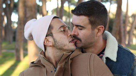 How Much PDA Is Too Much PDA Lifehacker