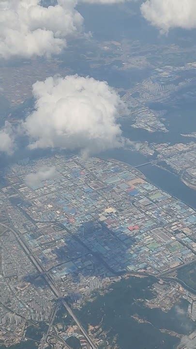 맑은 날 구미 시내 상공의 작은 구름과 그 구름의 그림자 Youtube