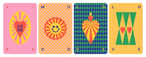 하트가 있는 장난기 넘치는 다채로운 카드 신비로운 타로 카드 분위기 간단한 모양 도박 재미있는 기하학적 패턴 이모티콘 사랑 기분
