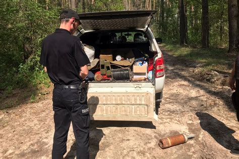 На Чернігівщині виявили та знешкодили схованку із боєприпасами рαшиcτів Фото Новости Section