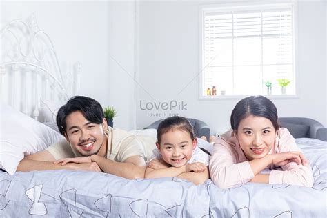 семья из трех человек изображение Фото номер 501186945  Формат изображения