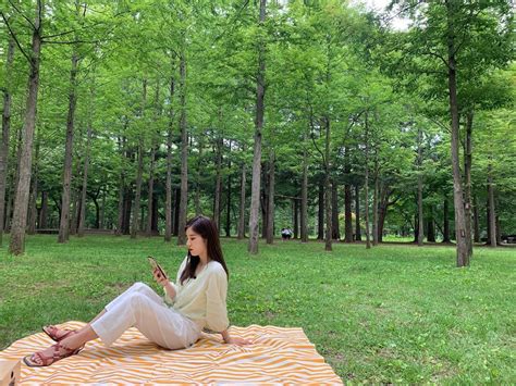Cho Rong Parks Feet
