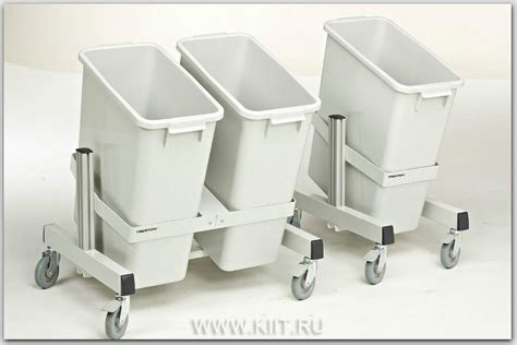 Передвижная тележка с двумя контейнерами для упаковочных отходов