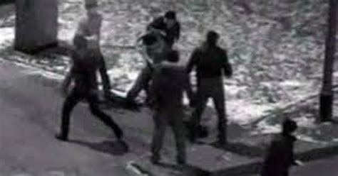 Видео момент В Удмуртии трое мужчин устроили самосуд над педофилом