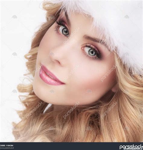 عکس دختر با کلاه سفید