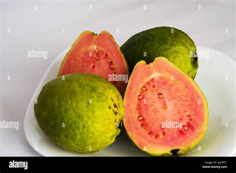 What Part Of A Guava Is Edible At Ron Gerald Blog