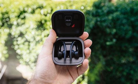 How To Fix Powerbeats Pro Earbuds Not Charging Steps Volt Fixer