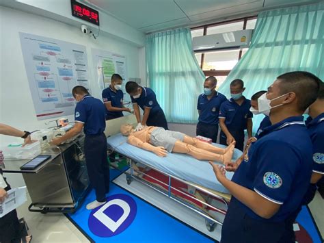 อาจารย โรงเรียนนาวิกเวชกิจ ศูนย์วิทยาการ กรมแพทย์ทหารเรือ