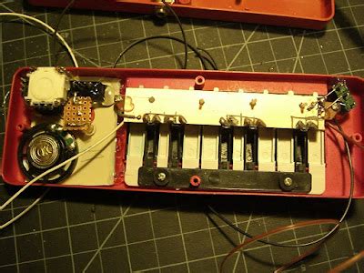 NOYSTOISE INSIDE THE GLITCH KEYBOARD