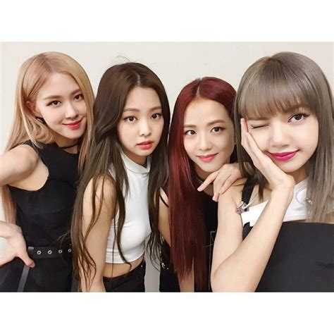 Pin Di Kth Su Blckpink Blackpink Celebrit Cantanti