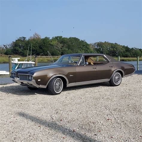 1969 Oldsmobile Cutlass Supreme Holiday Hardtop