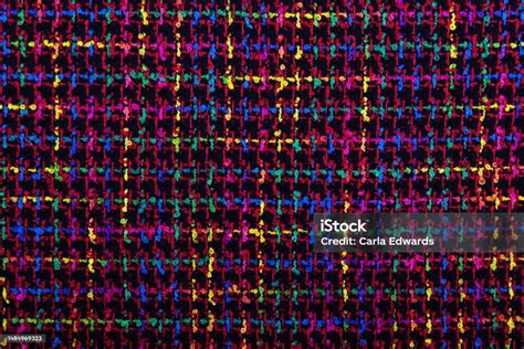 블랙 옐로우 핑크 블루 그린 트위드 리얼 패브릭 체크 무늬 또는 하운드투스 텍스처 원활한 패턴 밝은 색상 체크 무늬 전통 트위드 이음매 없는 장식 울퉁불퉁한 오래된 지저분한