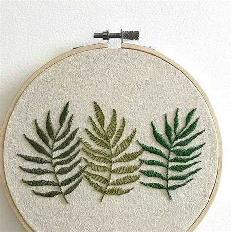 گلدوزی برگ با دوخت ساتن دوزی و دندان موشیبرگ وسط Embroidery Works Embroidery Hoop