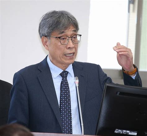新農業部長陳駿季 拚農業基本法農民數位卡 日報 工商時報
