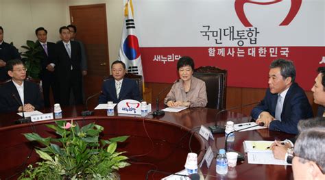 정치쇄신특위 참석한 박근혜 후보 뉴스1