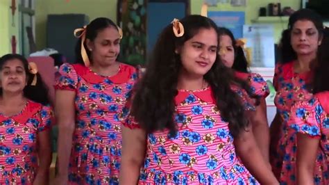 කොච්චර නැටුම් දැකල තිබුණත් පෙර පාසල් ටීචලාගෙ මෙහෙම නැටුමක් දැකල නැතුව ඇති Youtube