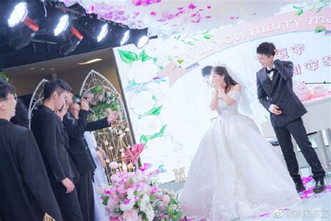 宁桓宇精心布置向周安琴求婚 13届快男兄弟团惊喜助力