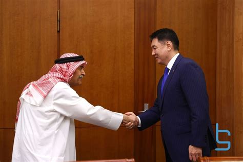 Ерөнхийлөгч У Хүрэлсүх Олон улсын сагсан бөмбөгийн холбооны тэргүүнийг хүлээн авч уулзлаа