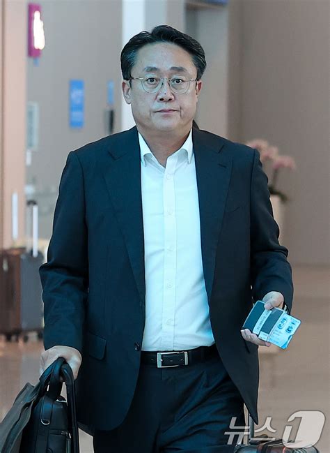 출국하는 강도형 해양수산부 장관 뉴스1