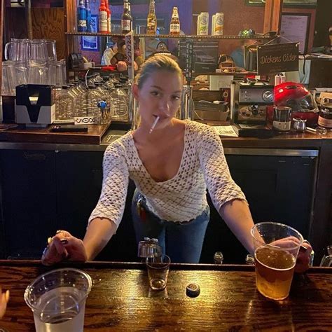 Pin By Geneviève 🧸💒 On Nyc Bartender Outfit Girl Smoking Bartender