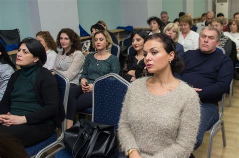 ბედნიერების სისტემა Art ის და არტის ისტორია ღონისძიებები Vidal Ge