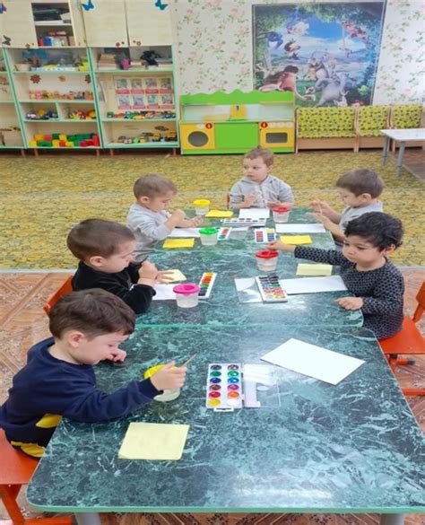 Сегодня в младшей группе МДОУ «Детский сад №6 прошло занятие рисование ладошками с элементами