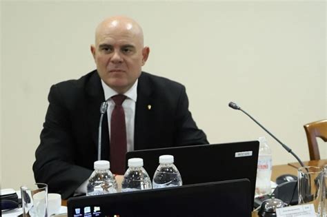 Гешев Аз съм главен прокурор и не съм нарушил законите и Конституцията ще го докажа