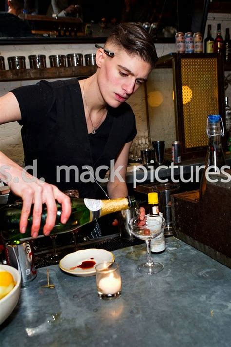 On Being A Woman BARTENDING BATTLE OF THE SEXES Do MEN Or WOMEN Get Better Tips