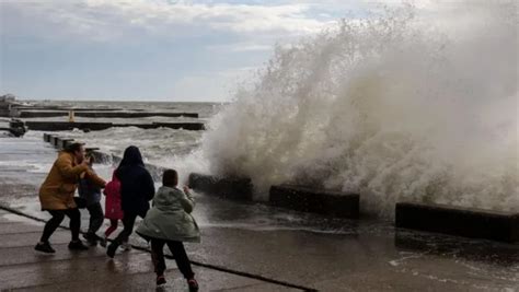 ეს არის ბოლო 100 წლის განმავლობაში ყველაზე ძლიერი შტორმი შავ ზღვაზე Bbc