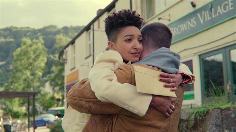 15 câu nói hay ẩn chứa bài học sâu sắc trong Sex Education ELLE