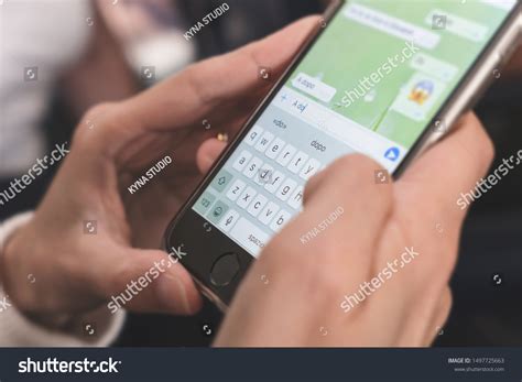 19 Whatsapp Chat Box Stock Photos Images Photography Shutterstock