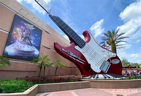 Photos Heres What Rock N Roller Coaster Looks Like With Lights On