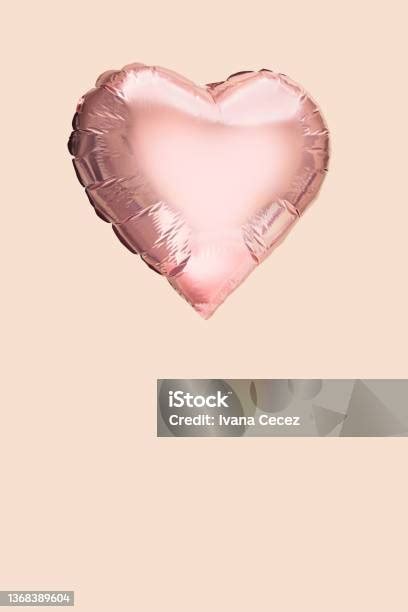 복사 공간이있는 분홍색 배경에 하트 모양의 분홍색 색 풍선 재미에 대한 스톡 사진 및 기타 이미지 재미 0명 경외감 Istock