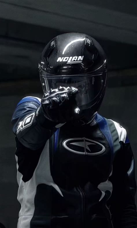 Парень на байке в шлеме Мотоцикл Sports Bikes Motorcycles Bmw Motorcycle Yamaha Motorcycle