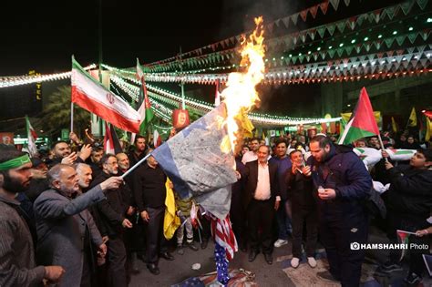 همشهری آنلاین پرچم اسرائیل و آمریکا شبانه در تهران به آتش کشیده شد