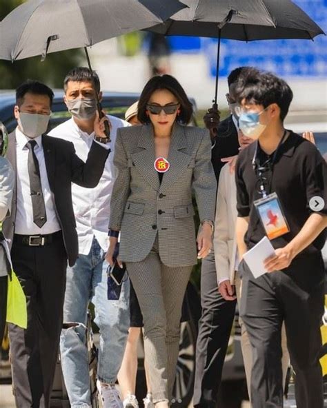 56歲劉嘉玲性感破表！低胸辣曬惹火身材 驚人排場網看傻 Yahoo奇摩汽車機車