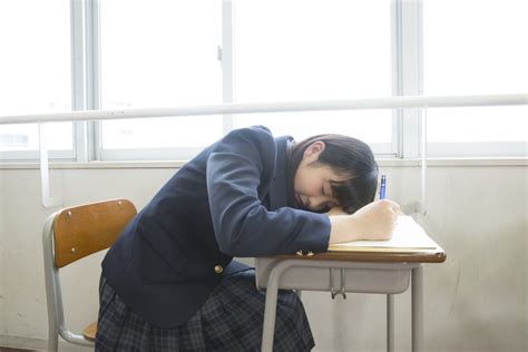 すぐできる！ 授業中に眠くなる原因と簡単な眠気覚まし方法 家庭教師のノーバス