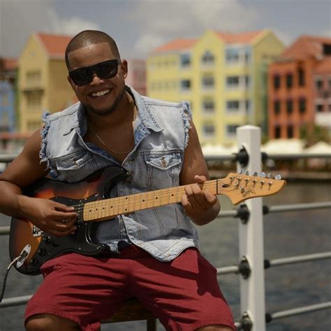 Zwollenaar Giandro Zingt Op Curaçao De Erkenning Van Het Publiek