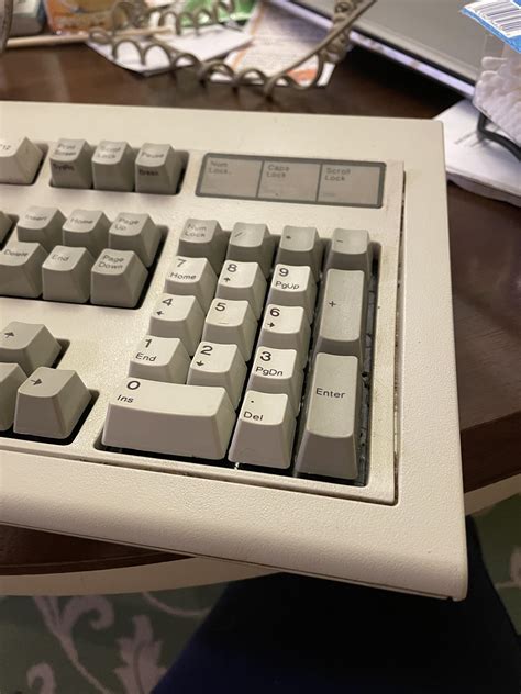 My Dad Whipped Out This Old Keyboard From The 80s Im Cleaning It Rn Its An Gen 4 IBM