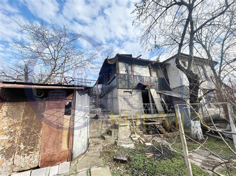 Шумен Двуетажна Вила Лозевско Шосе Двуетажна къща 35 кв м РЗП 2000 кв м двор Къщи Вили м