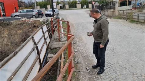 „МОСТОТ КАЈ ВИЗБЕГОВО Е ОПАСЕН ЗА МИНУВАЧИТЕ“ АНГЕЛОВ ГИ ПОВИКА ОПШТИНА БУТЕЛ И ГРАД СКОПЈЕ ДА