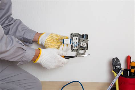 光回線の工事に穴あけが必要なケースとは？具体的な工事や注意点も解説