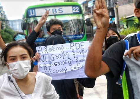 Dvb စစ်အာဏာရှင်ကိုတော်လှန်သည့် လူငယ်များ ရန်ကုန်တွင်ဆန္ဒပြ