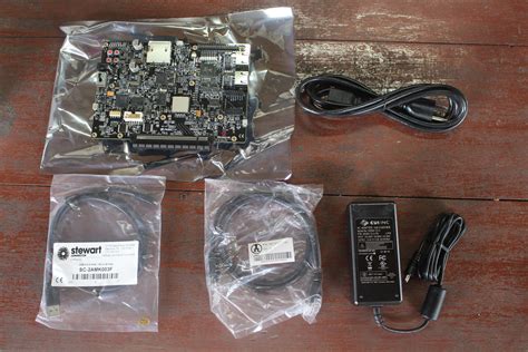 Первый взгляд на плату для разработки Microchip PolarFire SoC FPGA Icicle RISC V CNXSoft