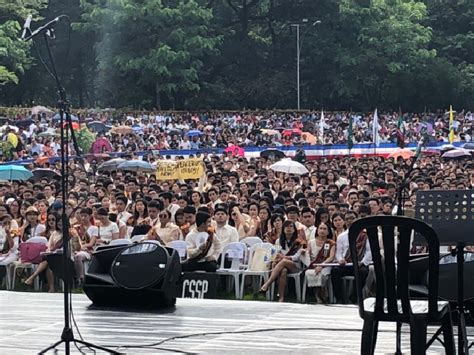 UP Students Nagsagawa Ng Lightning Rally Sa Graduation Ceremony