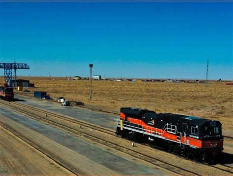 АНУ д үйлдвэрлэгдсэн зүтгүүр Монгол Улсын хилээр орж ирлээ