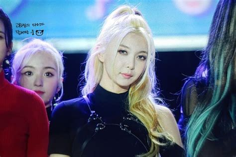 Pin By Dmndz On Dami Dreamcatcher Dream Catcher Concert Gorgeous